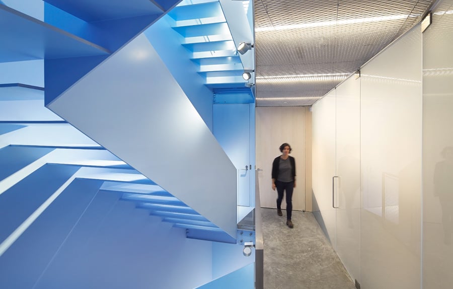 This Surprising San Francisco Residence Features a Hidden Bolt From the ...