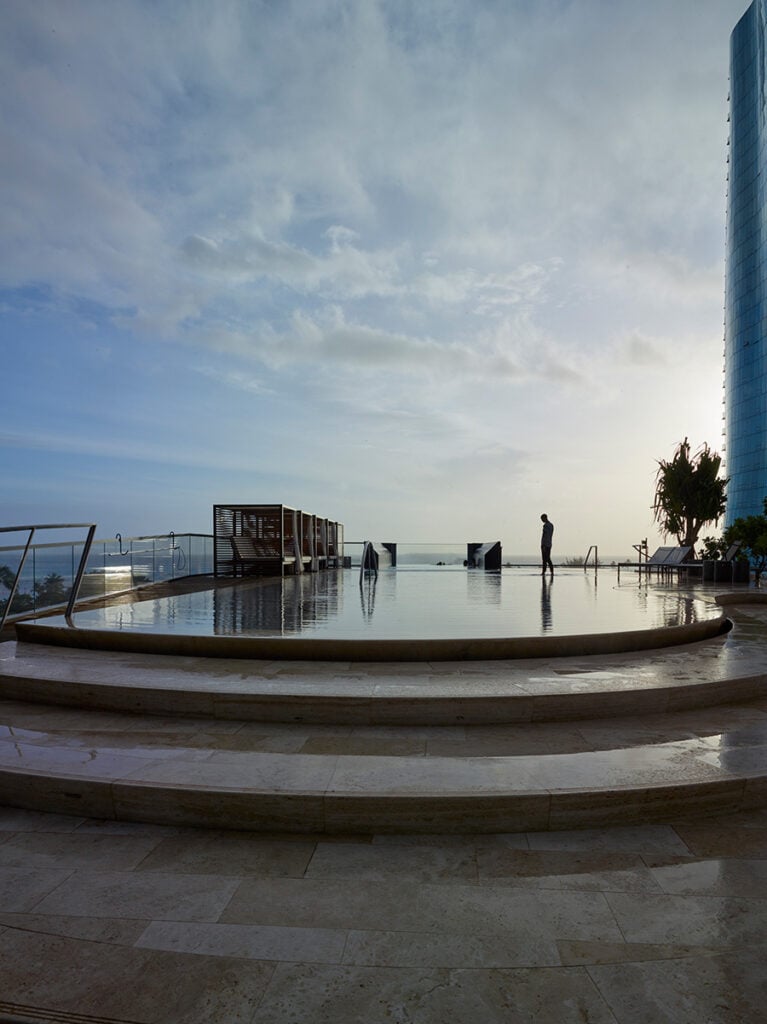 Honolulu's New Anaha Residential Tower Makes a Splash in Hawaii ...