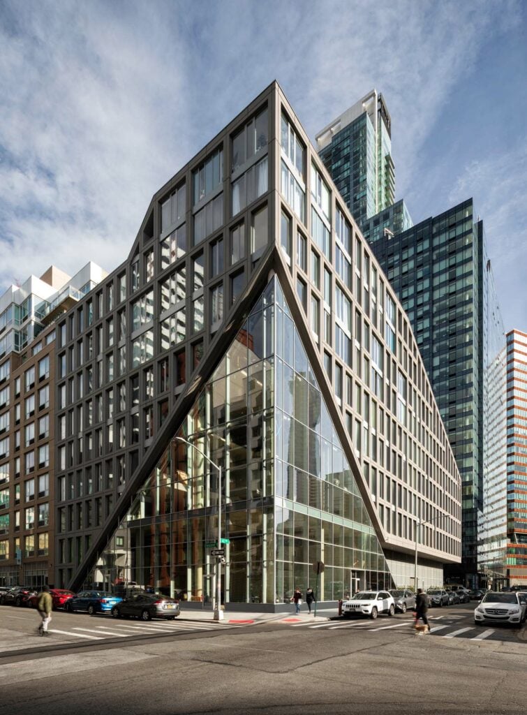 A Long Island City Apartment Puts the "Fun" in Functional