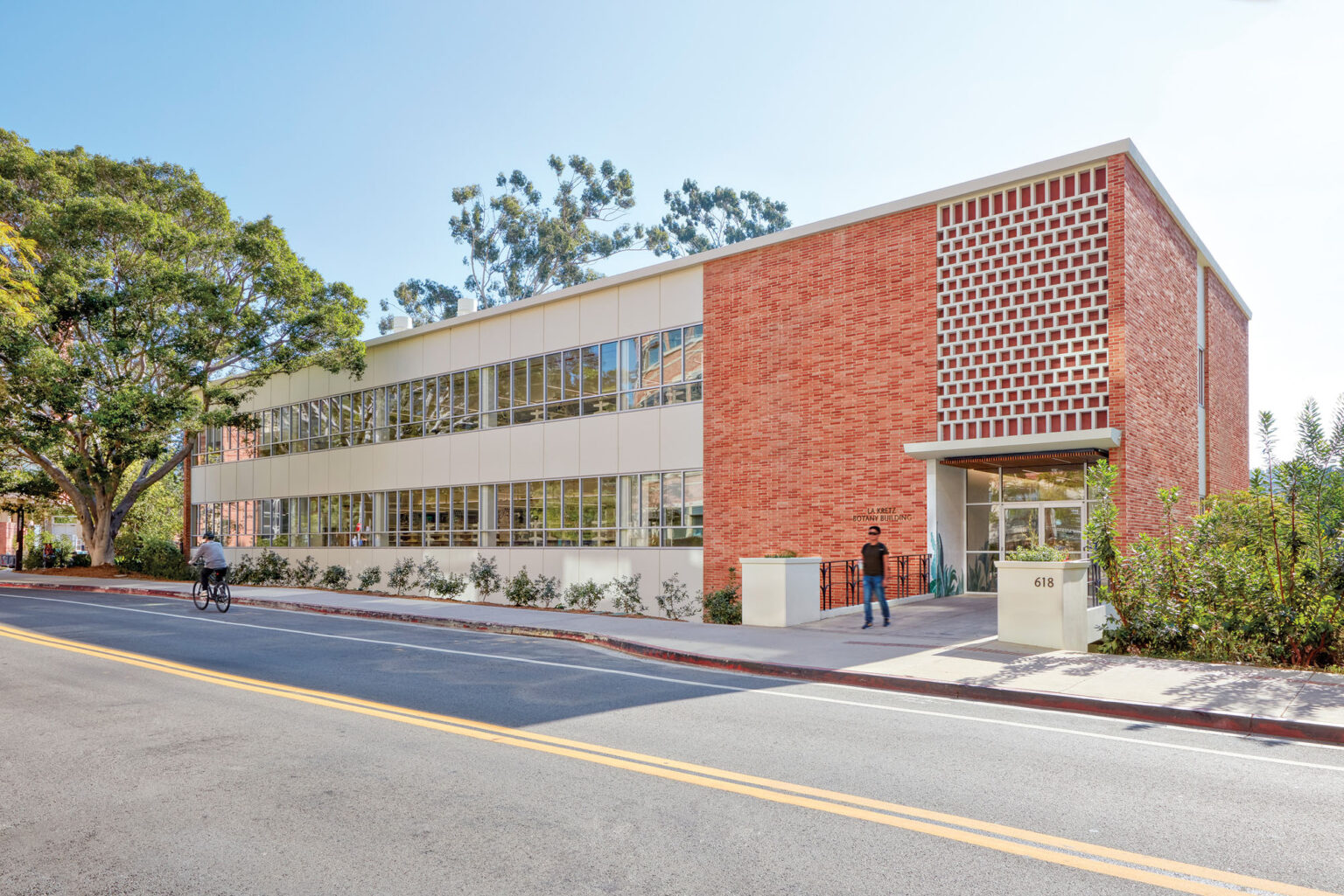 UCLA's 1959 Botany Building Is Transformed into a Quiet Gem