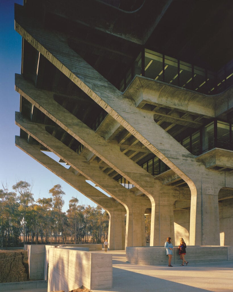 Architectural Photographer Wayne Thom and the Late-Modern Past