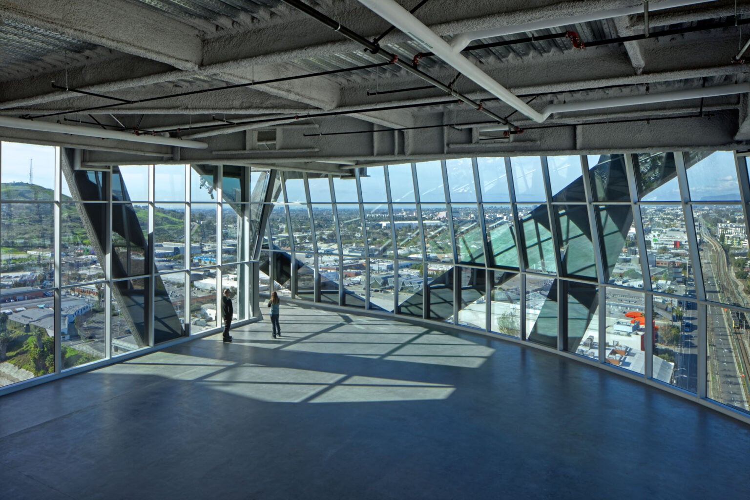 Eric Owen Moss Architects’ (W)rapper Building Rises in Los Angeles