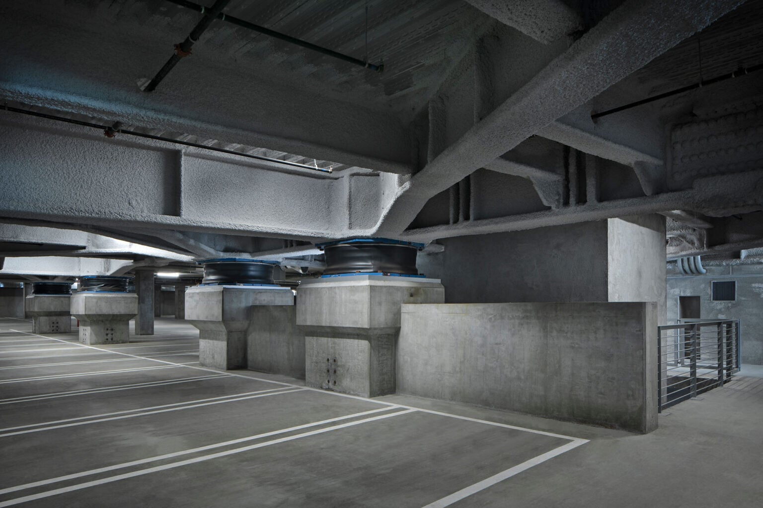 Eric Owen Moss Architects’ (W)rapper Building Rises in Los Angeles