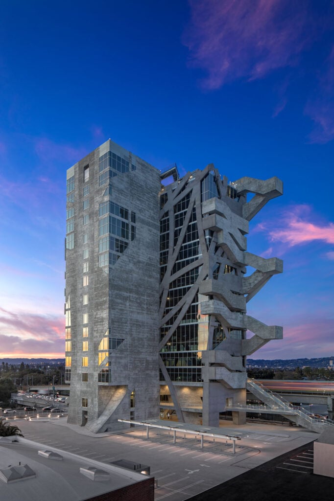 Eric Owen Moss Architects’ (W)rapper Building Rises in Los Angeles