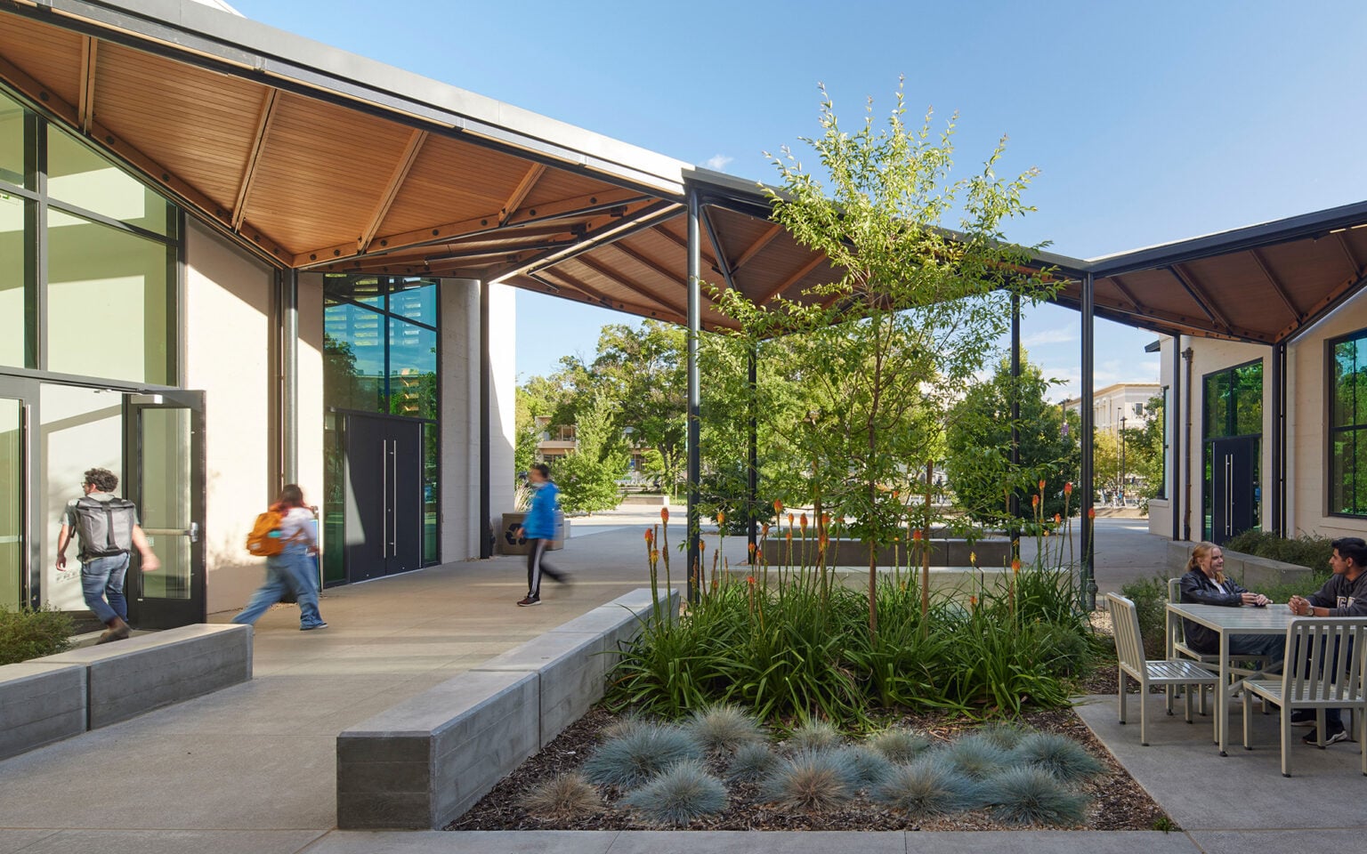 Walker Hall Graduate Student Center - Metropolis