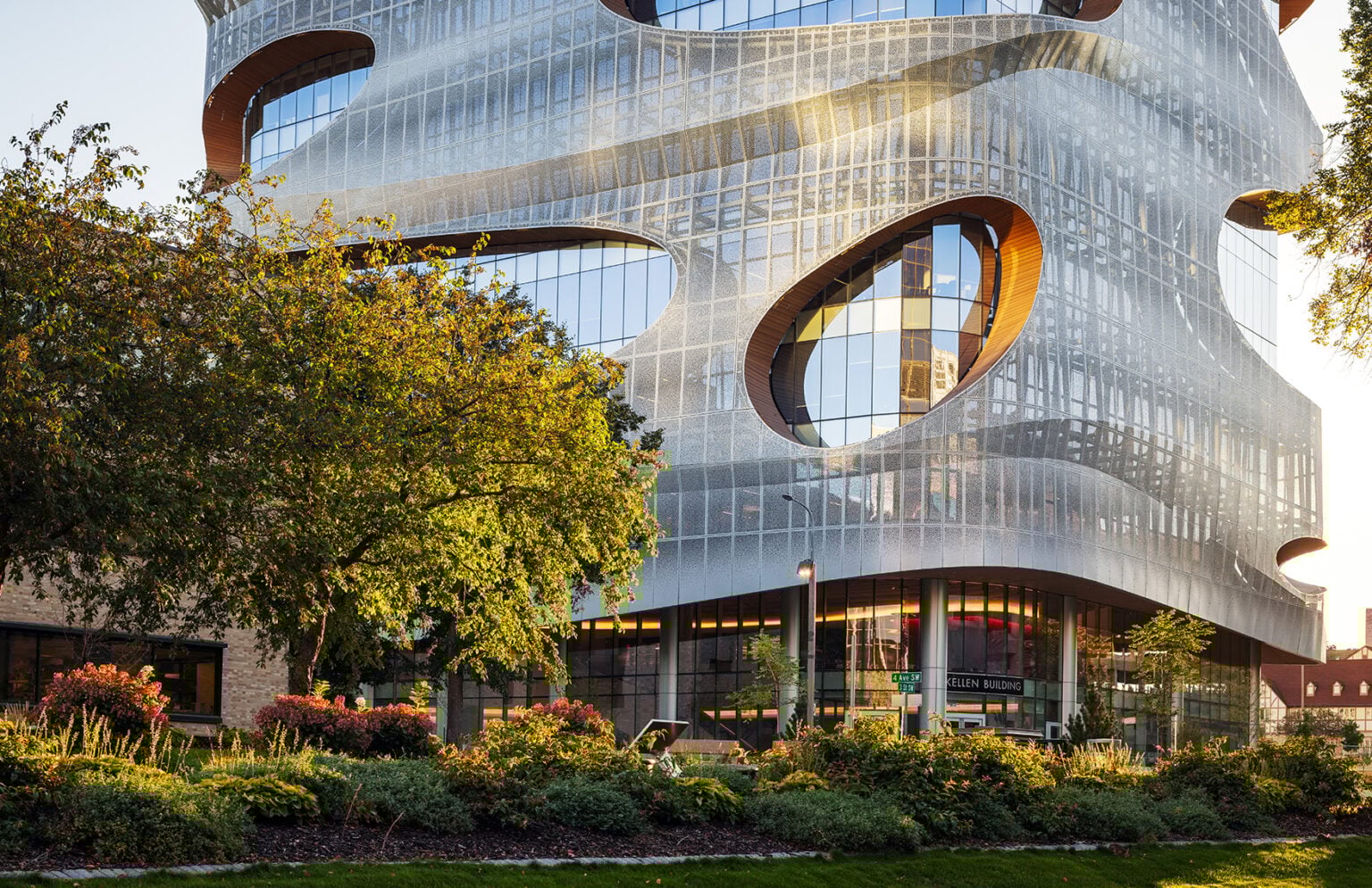 HDR Wraps Mayo Clinic Lab in a Dynamic Double-Layered Facade - Metropolis